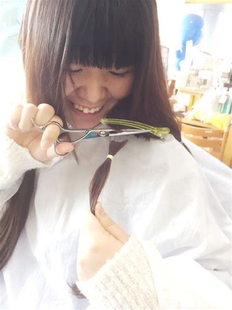 『りなちゃん♡成人式が終わってバッサリ切るときにヘアドネ♡もうコ シとは言わせないよ‼︎』 Naomi