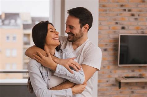 Cómo saber si está enamorado de ti señales que lo confirman