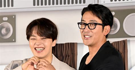 포토 하정우 여진구 하트 포즈에 빵 터진 두 남자