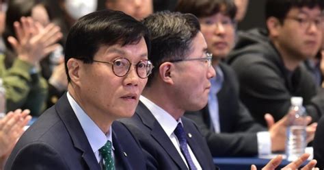 머니s포토 2023 한은 노동시장 세미나 경청하는 이창용 총재