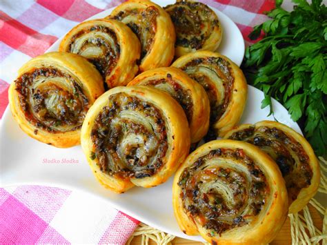 Ślimaczki z Ciasta Francuskiego z Pieczarkami przepis