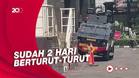 Penampakan Mobil Taktis Brimob Kembali Bersiaga Di Bareskrim