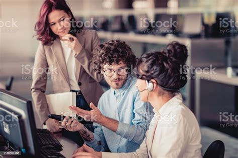 사무실에서 일 하는 비즈니스 사람들에의 한 분석 계획에 대한 스톡 사진 및 기타 이미지 계획 금융 기업 비즈니스 Istock