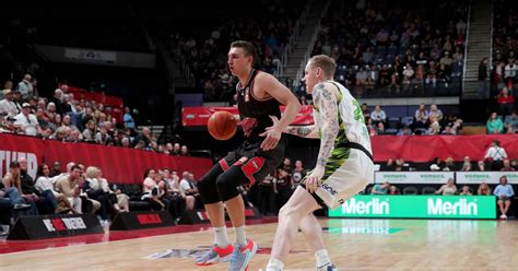 Peatling Suffers Cheekbone Fracture Out Of Hawks Road Double South