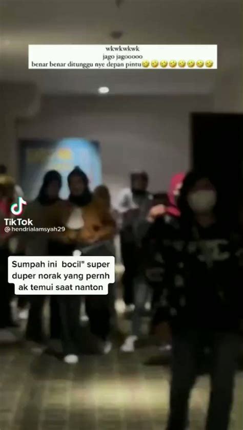 Habis Nonton Film On Twitter Ada Yang Foto Foto Pake Flash Di Dalem Bioskop Trus Diteriakin