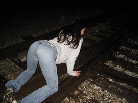 배경 화면 화이트 검은 모델 나귀 좌석 반바지 팬티 스타킹 청바지 여학생 여름 토플리스 가슴 놀러 다니는 청년 미니 스커트 수영 휴가 취한