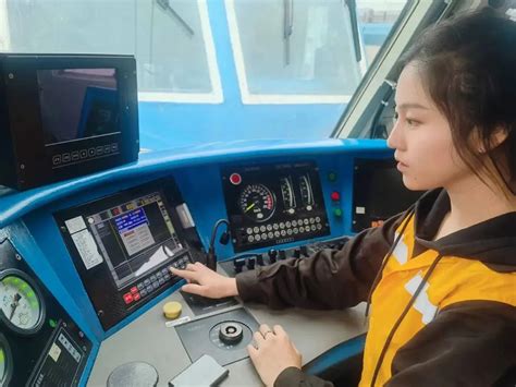 听说，你想找个铁路小姐姐当女朋友？澎湃号·政务澎湃新闻 The Paper