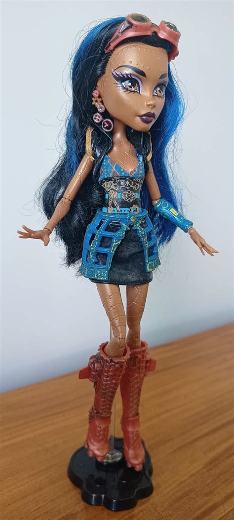 Boneca Monster High Robecca Steam Básica O Espaço Virtual Do