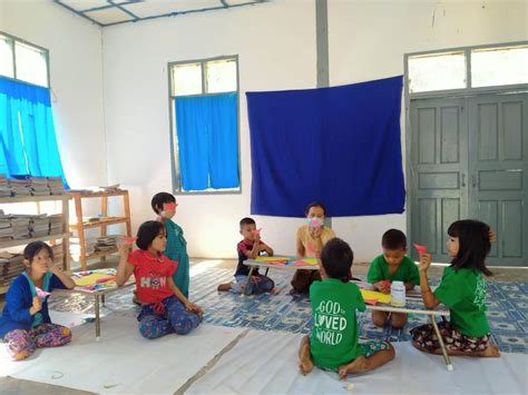 ပိုင်ကျုံမြို့ ပြန်ကြားရေးနှင့်ပြည်သူ့ဆက်ဆံရေးဦးစီးဌာန ကလေးစာဖတ်ခန်း၌ စက္ကူဖြင့် လိပ်ပြာရုပ်‌ခေ