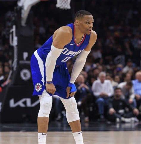 这绝对不是开玩笑，nba真有4人能打1到5号位，詹皇上榜