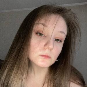 Татьяна, 25 лет, по знаку зодиака Водолей хочет познакомиться с парнем ...