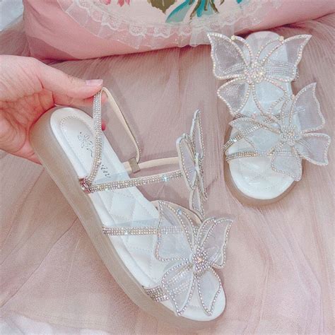 รองเท้าแตะผู้หญิงใหม่ล่าสุดสำหรับฤดูร้อนรองเท้าแตะส้นหนาสไตล์โรมันประดับเพชรสวยงาม Artware