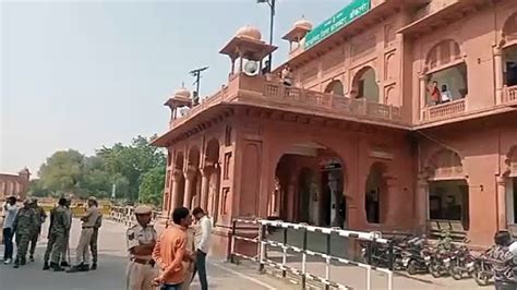 कहीं पिता पुत्र तो कहीं पति पत्नी दादा से पौत्र तक को मिले हैं टिकट
