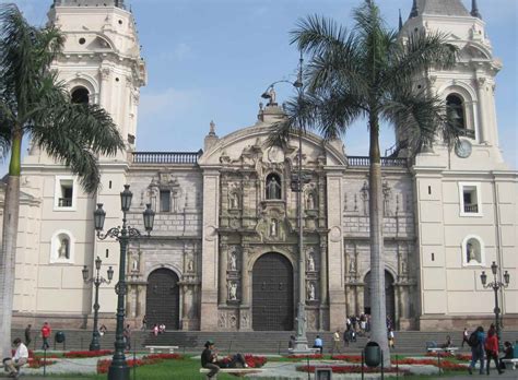 Iglesias En El Centro De Lima