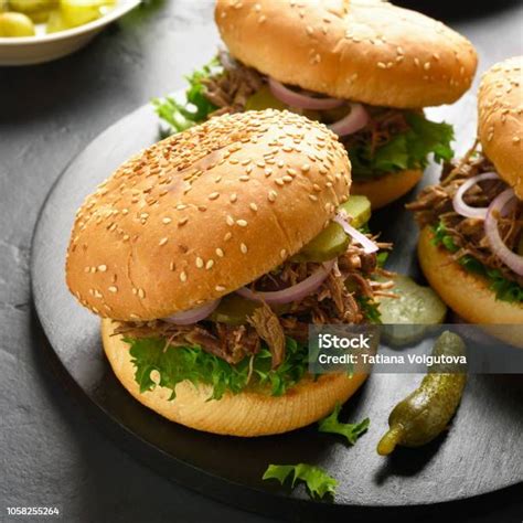 햄버거 야채와 쇠고기 샌드위치를 뽑아 0명에 대한 스톡 사진 및 기타 이미지 0명 갈색 검은색 Istock