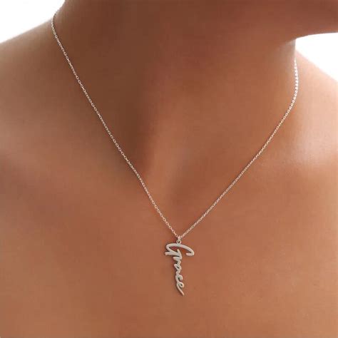 여성용 핸드메이드 세로 이름 목걸이 서명 글자 목걸이 펜던트 필기 참 명판 스테인레스 스틸 주얼리 맞춤 보석