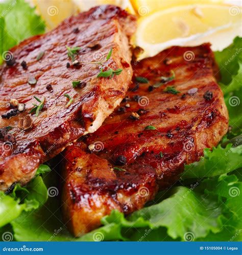 Carne Asada A La Parilla Del Filete Foto De Archivo Imagen De Principal Ensalada