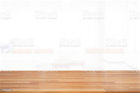 커튼 흰색 투명 실내 방 배경에 아름 다운 빈 나무 테이블 상단입니다 복사 공간 제품 몽타주 광고 준비 0명에 대한 스톡 사진