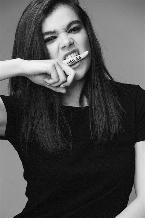 Hailee Steinfeld CelebritySlips