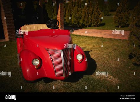 Retro cabriolet -Fotos und -Bildmaterial in hoher Auflösung – Alamy
