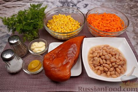 Рецепт: Салат с копчёной курицей, морковью по-корейски, фасолью и ...