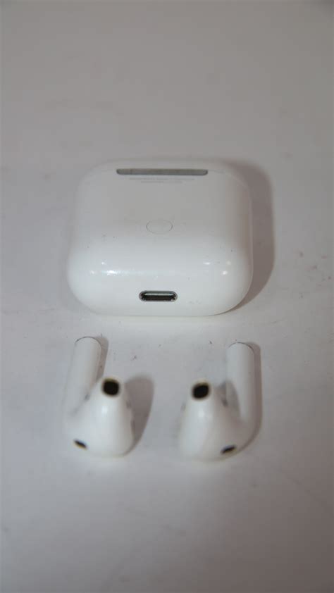 Apple A1722 And A1523 Airpods 1st Generation Bluetooth Earbuds