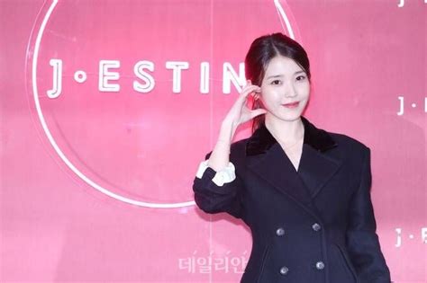 은 On Twitter Twitter