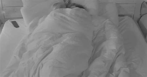 Ophef Lang Leve De Liefde Deelnemers Laura En Duco Liggen Te Wippen En