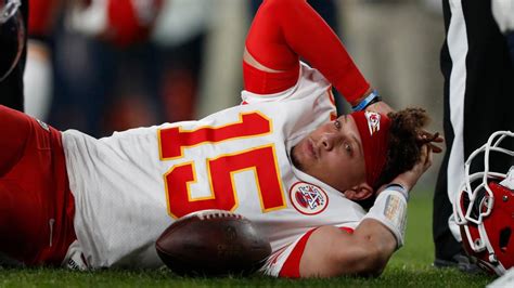 Patrick Mahomes Posts Inspirational Note After Knee Evaluation