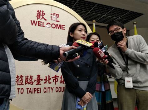新聞 宣布投入立委初選 徐巧芯爆：費鴻泰曾承諾考慮交棒給我 Gossiping板 Disp Bbs