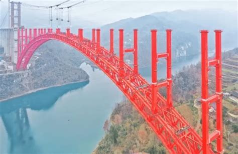 世界最大跨径乌江特大桥拱上立柱吊装完成 搜狐大视野 搜狐新闻