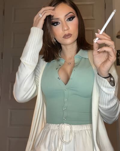 Hot Women Who Love Smoking Cigarettes On Tumblr