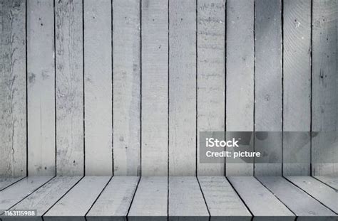 질감과 배경에 대한 빈 상단 나무 선반 디스플레이 또는 몽타주를 사용할 수 있습니다 제품을 가구에 대한 스톡 사진 및 기타