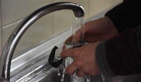 Наместо да се намалува расфрлањето со вода за пиење во Македонија расте [Инфографик]