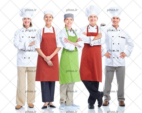 عکس تعدادی سر آشپز و کمک آشپز با لباس کار در کنار هم در پس زمینه سفید