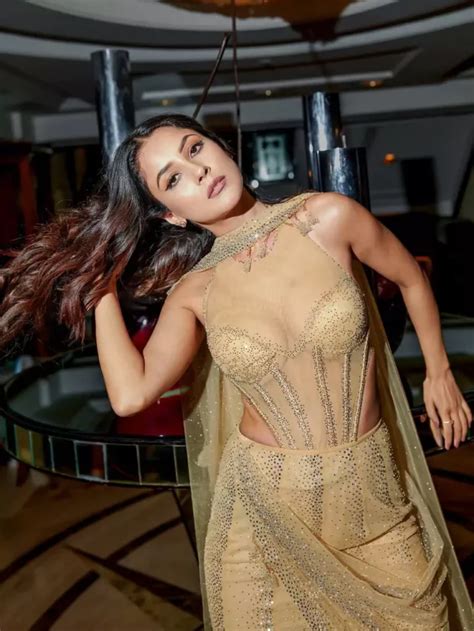 Desi Wine Shehnaaz Gill And Bhumi Pednekars Hottest Saree Moments