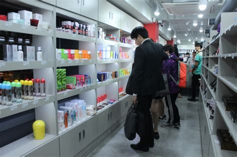 포토뉴스 레드컨테이너 2호점 성인용품 양지화 첫발