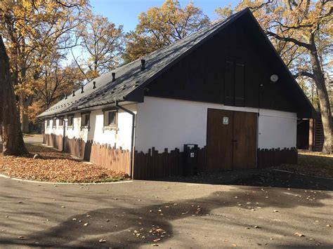 Група інвентарних обєктів у складі гараж Є 1 загальною площею 299 0 кв м конюшня В 1