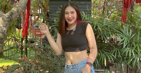 รวมรูปภาพของ สดใสนอกสนาม ออมสิน ศศิภาพร อวดชุดใหม่ไดมอนด์ ฟู้ดฯ ลุย