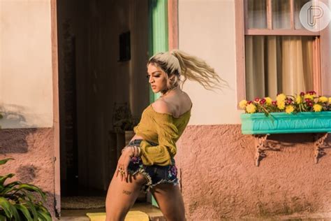 Foto Corpo Sensual Clipe De Pabllo Vittar Ficou Um Clima