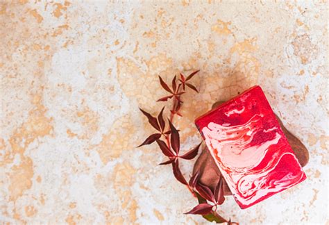 천연 유기농 비누 바 수제 화장품 친환경 스파 뷰티 스킨케어 컨셉 중소 기업 윤리적 인 쇼핑 아이디어 최소한의 구성 베이지 색 배경 개념에 대한 스톡 사진 및 기타 이미지