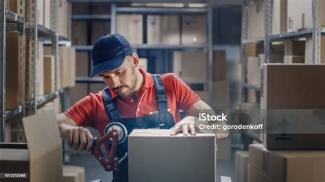 전문 창 고 작업자 주문 선적을 위한 바다 표범 어업 판지 상자 준비 완료 준비 주문 골 판지 상자를 가진 선반의 배경 행 창고에 대한 스톡 사진 및 기타 이미지 Istock
