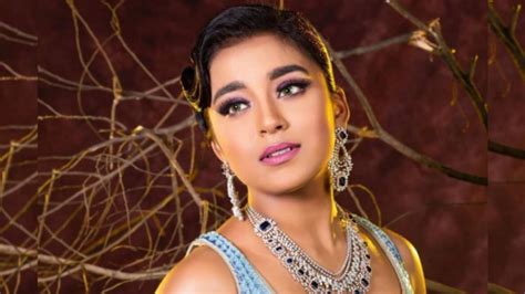 Profil Dan Biodata Sumbul Touqeer Khan Lengkap Agama Umur Pacar Dan