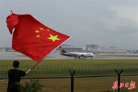 刚刚，顺丰航空全货机降落鄂州花湖机场轮播图新闻中心长江网cjncn