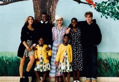 Finalmente reunida os filhos Madonna troca Lisboa por África Mundo FLASH
