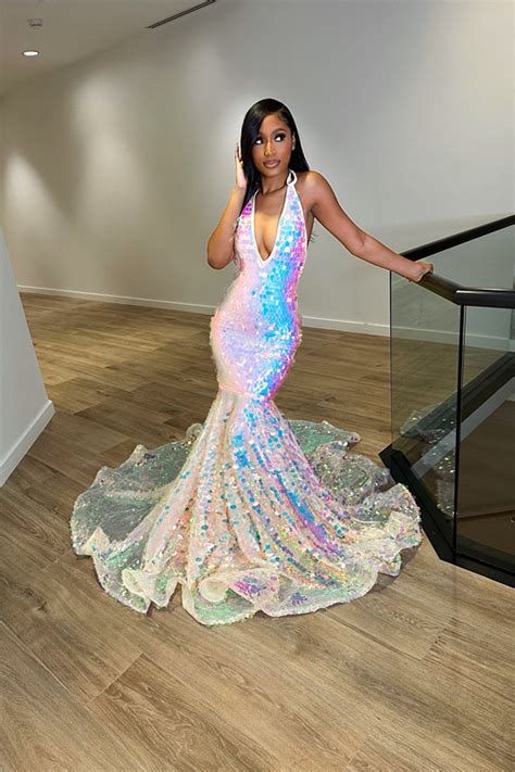 Modern Sleeveless Mermaid Halter Prom Dress With Sequins Ballbellas