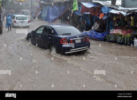 Dhaka Bangladesh October 12 2015 Vehicles Try To Drive Through A