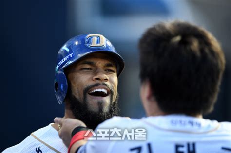 타선 폭발 Nc 한화 꺾고 중간순위 1위 등극
