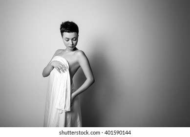 Naked Girl Wrapped Sheet 스톡 사진 401590144 Shutterstock