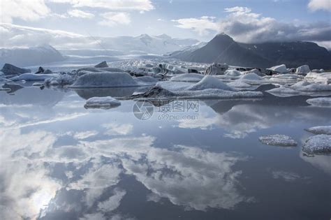 冰岛jokulsarlon冰川湖的冰山高清图片下载 正版图片503448361 摄图网